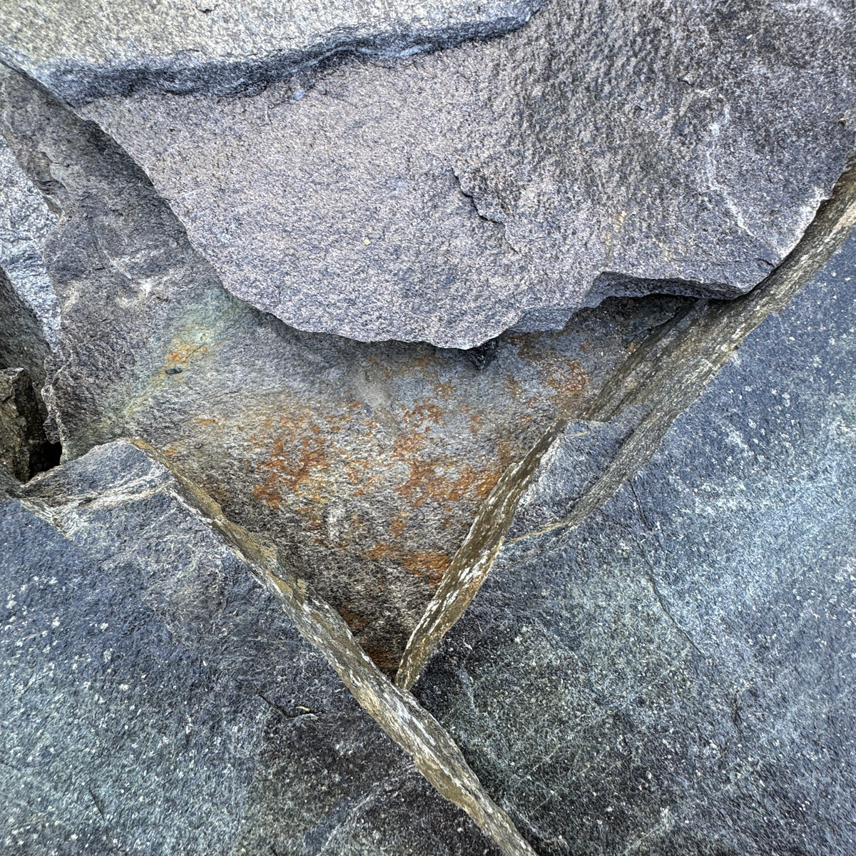 Silver Flagstone – Liberty Landscape Supply